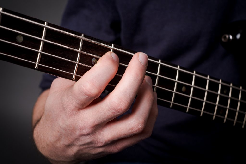 Cours de basse - Cours de musique à domicile avec Zikadom